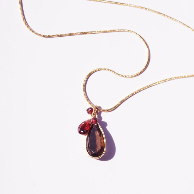 3WAY★スモーキークォーツ・ガーネット・貝パールのサージカルステンレスネックレス・スライド60cm ～Chocolat | iichi 日々の暮らしを心地よくするハンドメイドやアンティークの ...