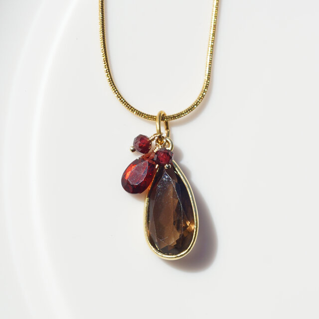 3WAY★スモーキークォーツ・ガーネット・貝パールのサージカルステンレスネックレス・スライド60cm ～Chocolat | iichi 日々の暮らしを心地よくするハンドメイドやアンティークの ...