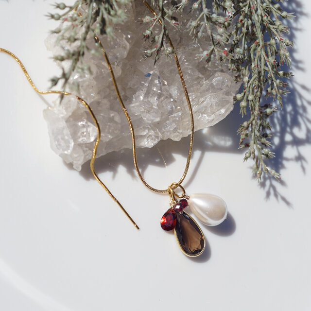 3WAY★スモーキークォーツ・ガーネット・貝パールのサージカルステンレスネックレス・スライド60cm ～Chocolat | iichi 日々の暮らしを心地よくするハンドメイドやアンティークの ...