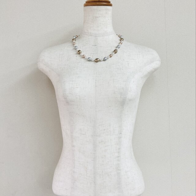 mixパールミディアムネックレス/約50cm/ペールトーンカラーmix/made in japan | iichi 日々の暮らしを心地よくするハンドメイドやアンティークのマーケットプレイス