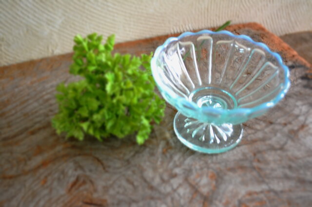 プレスガラス水色氷カップ 2個 昭和レトロ | iichi 日々の暮らしを心地よくするハンドメイドやアンティークのマーケットプレイス