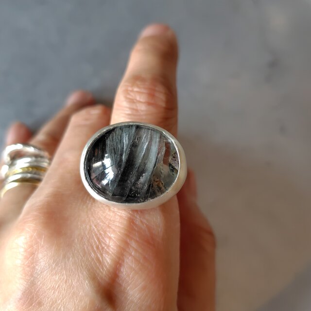 ブルッカイトインクォーツシルバーリング#11 | iichi 日々の暮らしを心地よくするハンドメイドやアンティークのマーケットプレイス