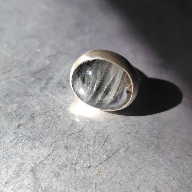 ブルッカイトインクォーツシルバーリング#11 | iichi 日々の暮らしを心地よくするハンドメイドやアンティークのマーケットプレイス