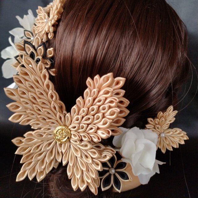 受注制作・つまみ細工 蝶々と花《金》10点セット | iichi 日々の暮らしを心地よくするハンドメイドやアンティークのマーケットプレイス