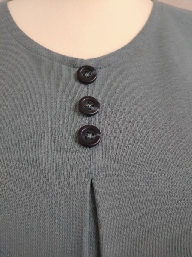 タック入りゆったりTシャツ。BLPO−403 | iichi 日々の暮らしを心地よくするハンドメイドやアンティークのマーケットプレイス