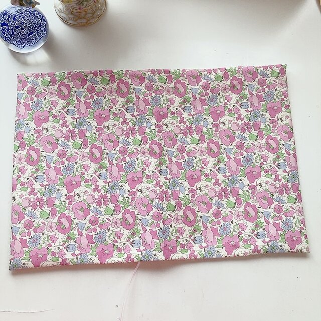【B5サイズ用】ポピーガーデン ピンク柄 ノートカバー 教科書カバー ブックカバー | iichi 日々の暮らしを心地よくするハンドメイドやアンティークのマーケットプレイス