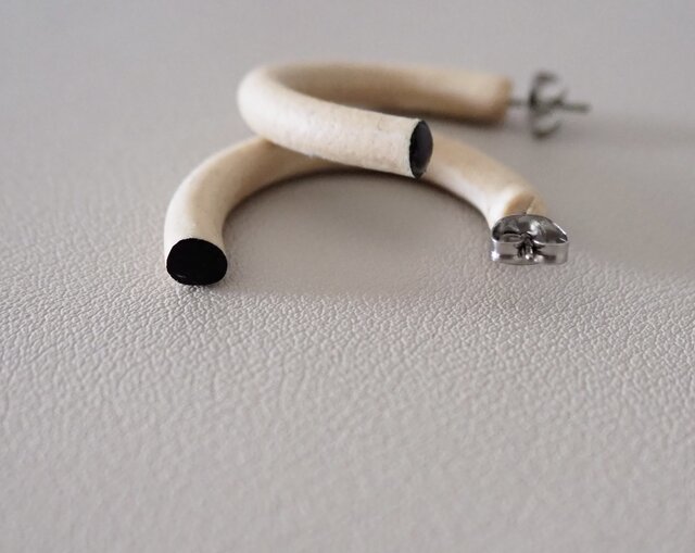 スノマルピアスJ | iichi 日々の暮らしを心地よくするハンドメイドやアンティークのマーケットプレイス