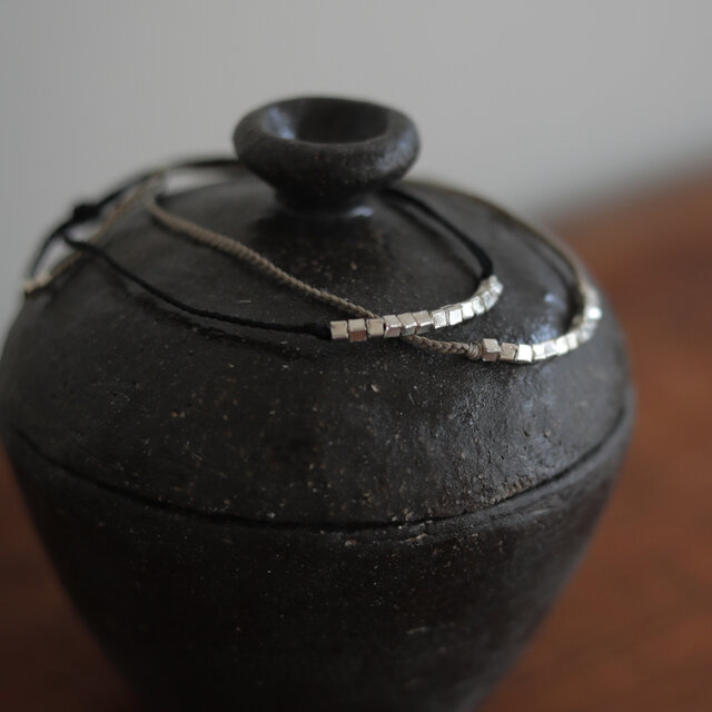 Karen silver bracelet / cube | iichi 日々の暮らしを心地よくするハンドメイドやアンティークのマーケットプレイス