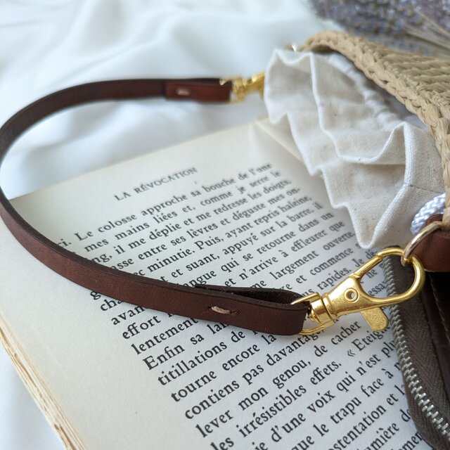 ラフィア風ミニショルダーバッグ オートミールxキャラメル(TCフルステッチ) | iichi 日々の暮らしを心地よくするハンドメイドやアンティークのマーケットプレイス