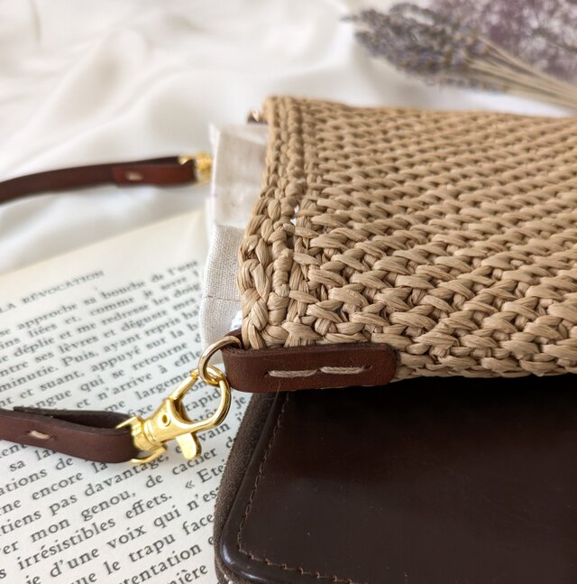 ラフィア風ミニショルダーバッグ オートミールxキャラメル(TCフルステッチ) | iichi 日々の暮らしを心地よくするハンドメイドやアンティークのマーケットプレイス