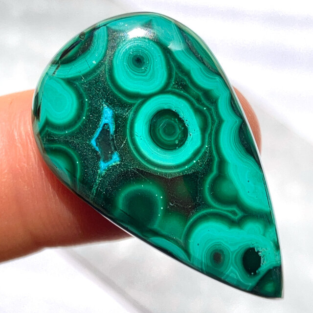 マラカイト[137] 31x19mm 27Cts ルース ／天然石 ／ カボション | iichi 日々の暮らしを心地よくするハンドメイドやアンティークのマーケットプレイス