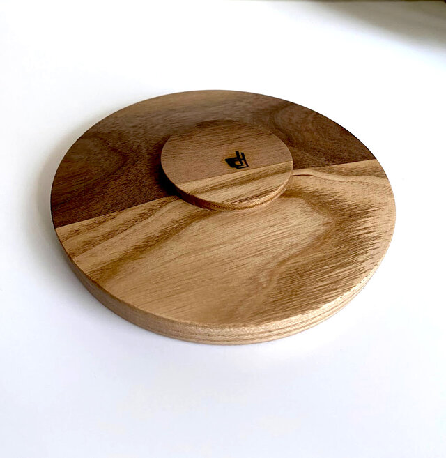 ウォールナット×タモ バイカラープレート Φ13.5mm | iichi 日々の暮らしを心地よくするハンドメイドやアンティークのマーケットプレイス