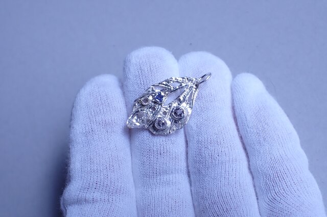 翅016 ハーキマーダイア結晶アイオライトチャーム/トップ | iichi 日々の暮らしを心地よくするハンドメイドやアンティークのマーケットプレイス