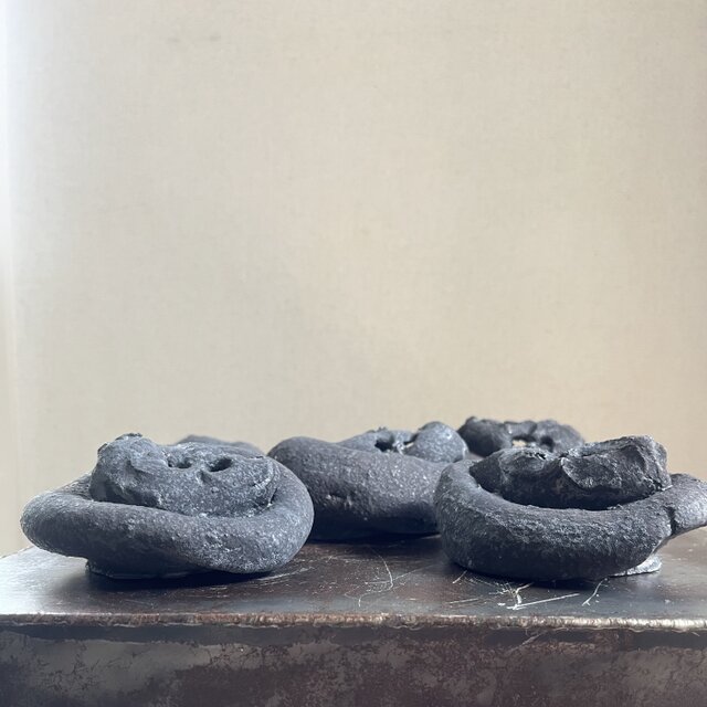 置物(ペーパーウェイト) 梟 黒釉 No.1〜5 | iichi 日々の暮らしを心地よくするハンドメイドやアンティークのマーケットプレイス