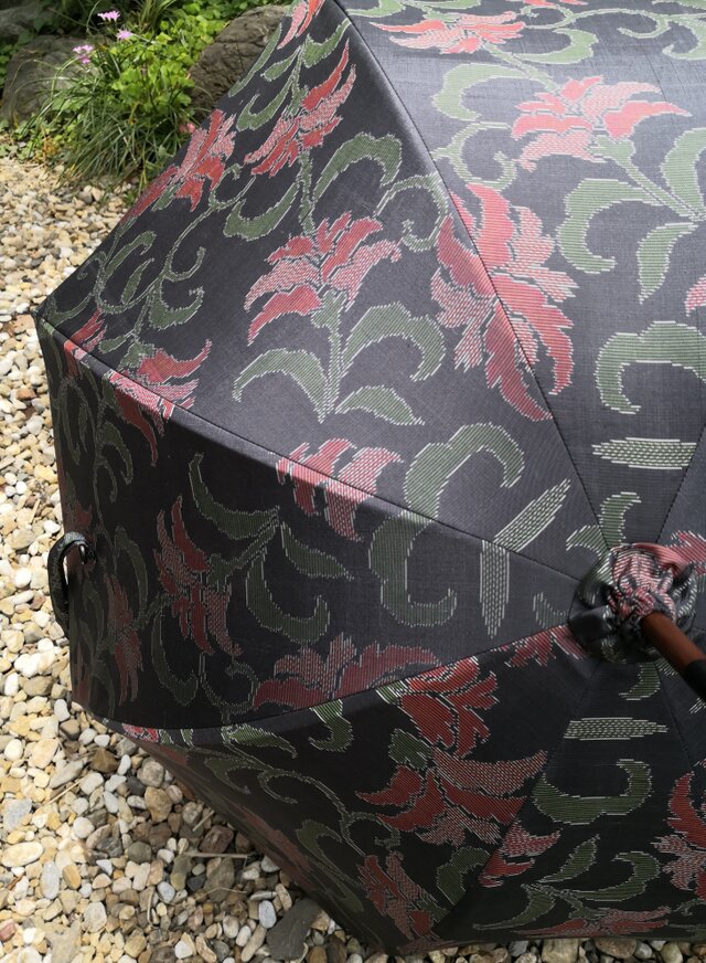 大島紬（黒灰赤地花唐草A） | iichi 日々の暮らしを心地よくするハンドメイドやアンティークのマーケットプレイス