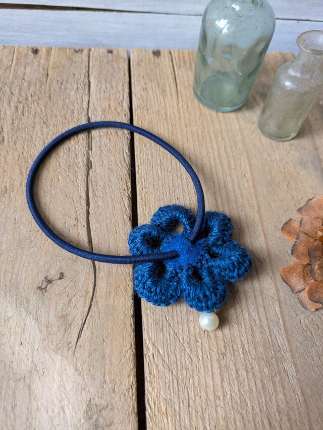 シンプルフラワービーズヘアゴム | iichi 日々の暮らしを心地よくするハンドメイドやアンティークのマーケットプレイス