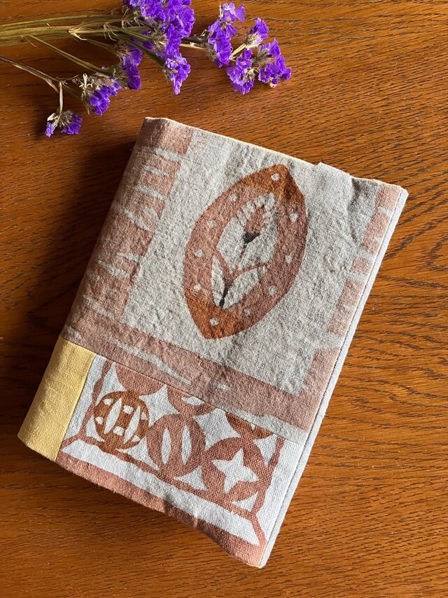 おいしいブックカバー u | iichi 日々の暮らしを心地よくするハンドメイドやアンティークのマーケットプレイス