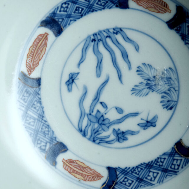 草花と蝶と鳥 ゴージャスな雰囲気。伊万里 花文染錦金彩鉢 骨董・antiques 古美術 江戸末〜明治期 | iichi 日々の暮らしを心地よくするハンドメイドやアンティークのマーケットプレイス