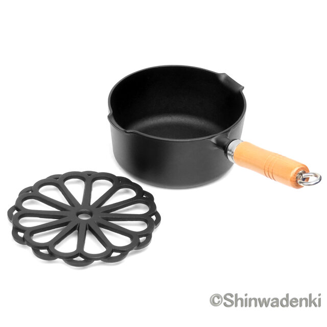 南部鉄器 鉄鍋 天ぷら鍋 揚げ物鍋 ミルクパン 片手鍋16cm 日本製 ガス・IH対応 | iichi 日々の暮らしを心地よくするハンドメイドやアンティークのマーケットプレイス