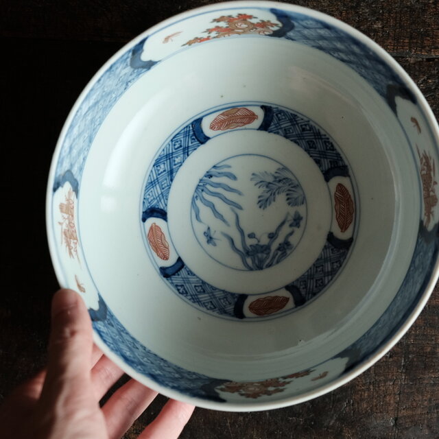 草花と蝶と鳥 ゴージャスな雰囲気。伊万里 花文染錦金彩鉢 骨董・antiques 古美術 江戸末〜明治期 | iichi 日々の暮らしを心地よくするハンドメイドやアンティークのマーケットプレイス