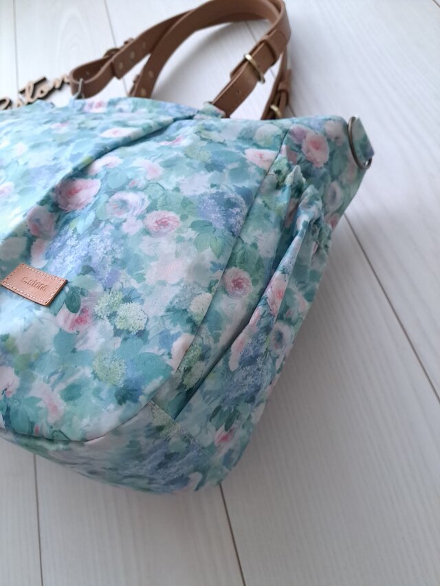 ハムステッドサマー グリーン タック入り通勤バッグ ハンドメイド リバティ | iichi 日々の暮らしを心地よくするハンドメイドやアンティークのマーケットプレイス