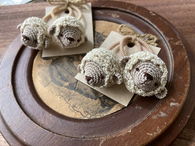 ひつじのミニヘアゴム2個set | iichi 日々の暮らしを心地よくするハンドメイドやアンティークのマーケットプレイス