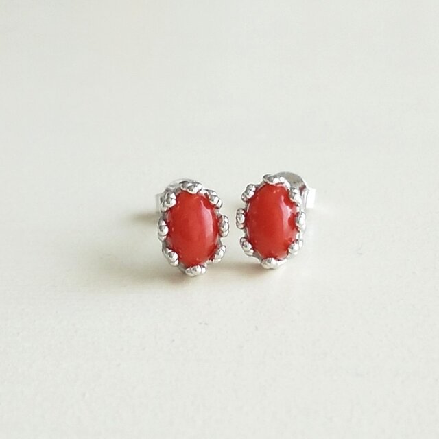 サルデーニャ珊瑚一粒ピアス(SV925/RH) | iichi 日々の暮らしを心地よくするハンドメイドやアンティークのマーケットプレイス