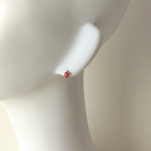 サルデーニャ珊瑚一粒ピアス(SV925/RH) | iichi 日々の暮らしを心地よくするハンドメイドやアンティークのマーケットプレイス
