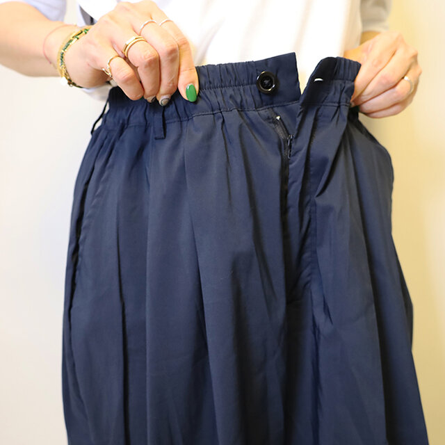 新作 ︎軽量/紫外線対策/撥水/総ゴム仕立てファスナーつきワイドタックパンツ（ネイビー）25025NVF | iichi 日々の暮らしを心地よくするハンドメイドやアンティークのマーケットプレイス