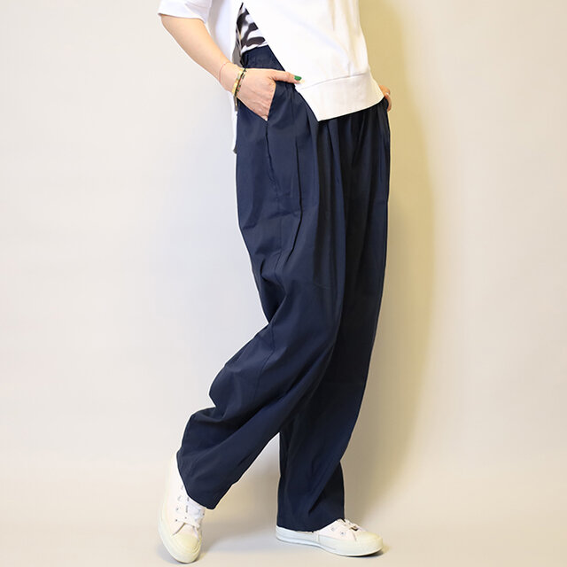 新作 ︎軽量/紫外線対策/撥水/総ゴム仕立てファスナーつきワイドタックパンツ（ネイビー）25025NVF | iichi 日々の暮らしを心地よくするハンドメイドやアンティークのマーケットプレイス