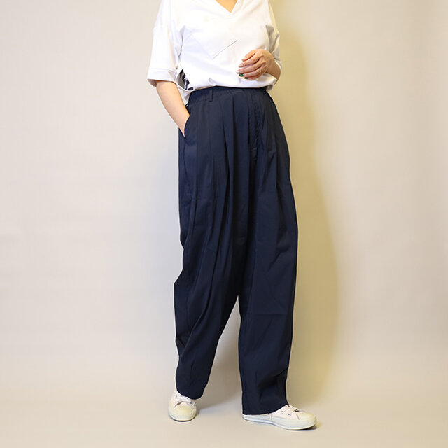 新作 ︎軽量/紫外線対策/撥水/総ゴム仕立てファスナーつきワイドタックパンツ（ネイビー）25025NVF | iichi 日々の暮らしを心地よくするハンドメイドやアンティークのマーケットプレイス