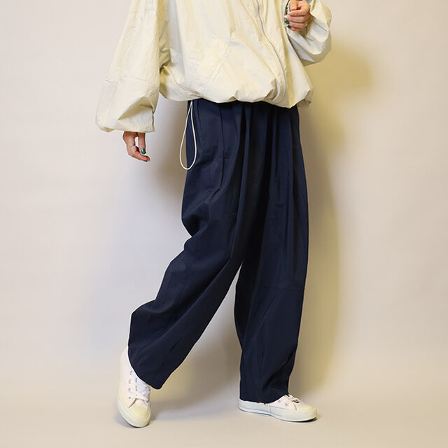 新作 ︎軽量/紫外線対策/撥水/総ゴム仕立てファスナーつきワイドタックパンツ（ネイビー）25025NVF | iichi 日々の暮らしを心地よくするハンドメイドやアンティークのマーケットプレイス