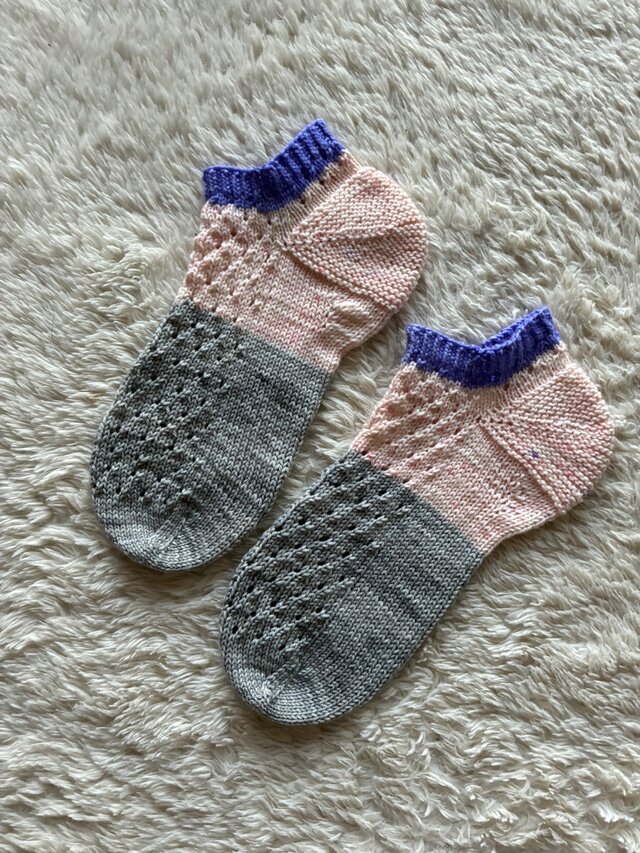 No.1544 手染め毛糸の手編み靴下 | iichi 日々の暮らしを心地よくするハンドメイドやアンティークのマーケットプレイス