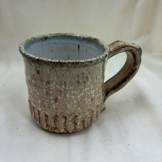 大きめのカップ1 | iichi 日々の暮らしを心地よくするハンドメイドやアンティークのマーケットプレイス