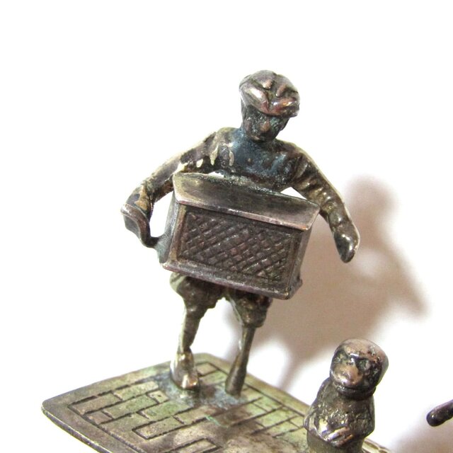 80s Dutch Silver Miniature - Street Organ Player with Monkey | iichi 日々の暮らしを心地よくするハンドメイドやアンティークの ...