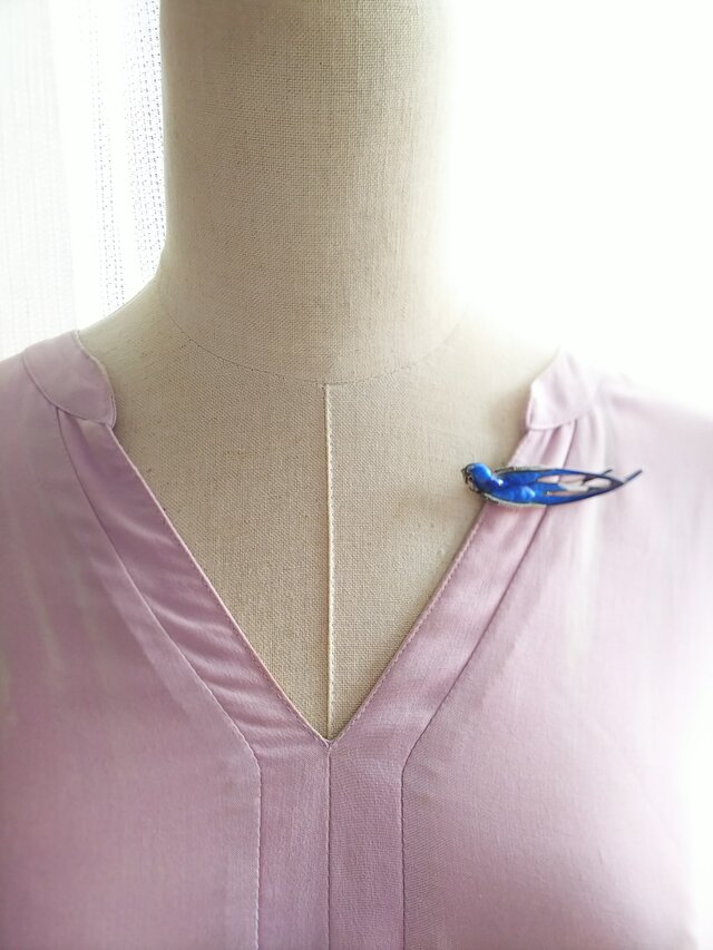 フランスアンティーク Blueエナメル／ペースト／ツバメのブローチ（65㎜）シルバー製 | iichi 日々の暮らしを心地よくするハンドメイドやアンティークのマーケットプレイス