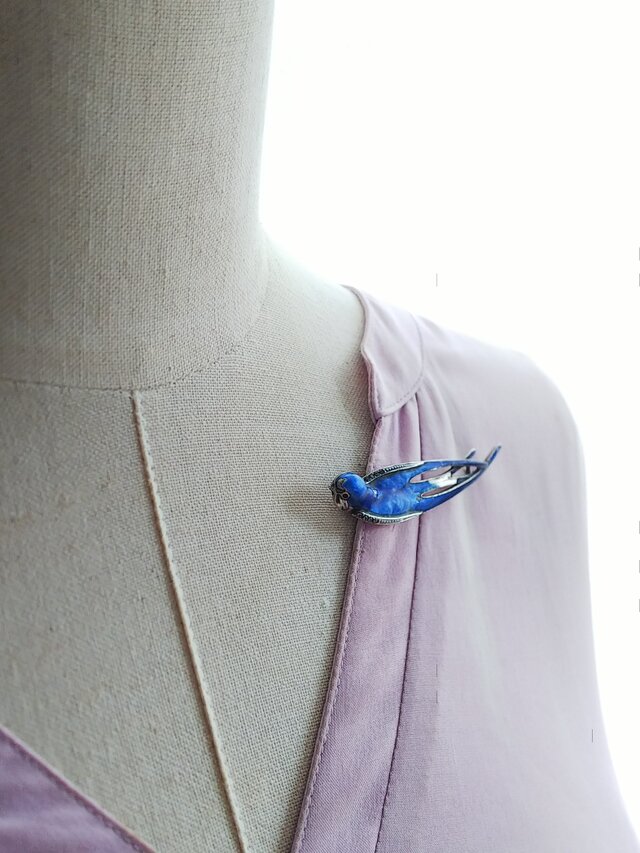 フランスアンティーク Blueエナメル／ペースト／ツバメのブローチ（65㎜）シルバー製 | iichi 日々の暮らしを心地よくするハンドメイドやアンティークのマーケットプレイス