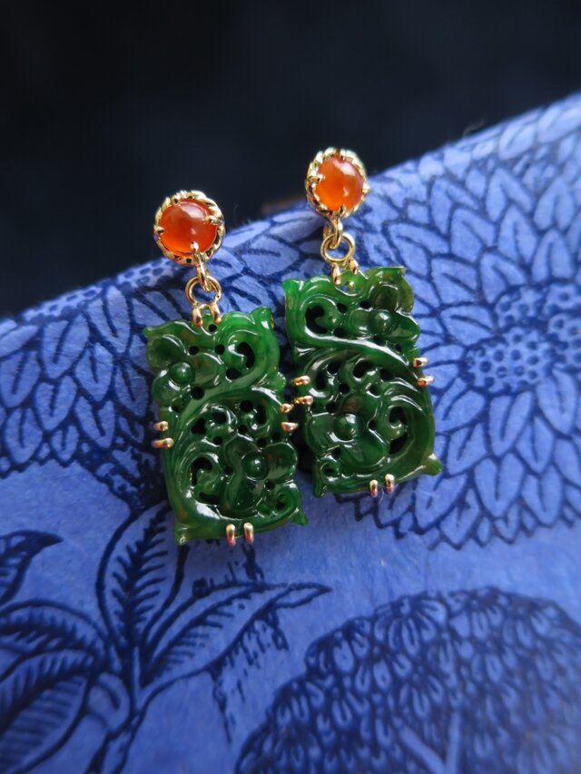 K18 Carving jadeite Pierce | iichi 日々の暮らしを心地よくするハンドメイドやアンティークのマーケットプレイス