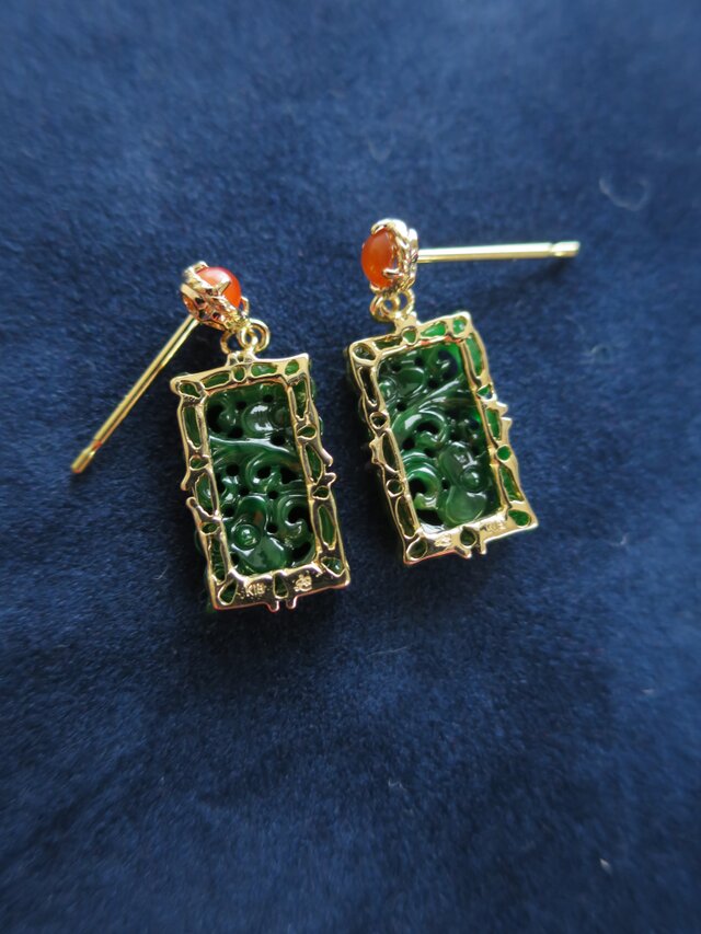 K18 Carving jadeite Pierce | iichi 日々の暮らしを心地よくするハンドメイドやアンティークのマーケットプレイス