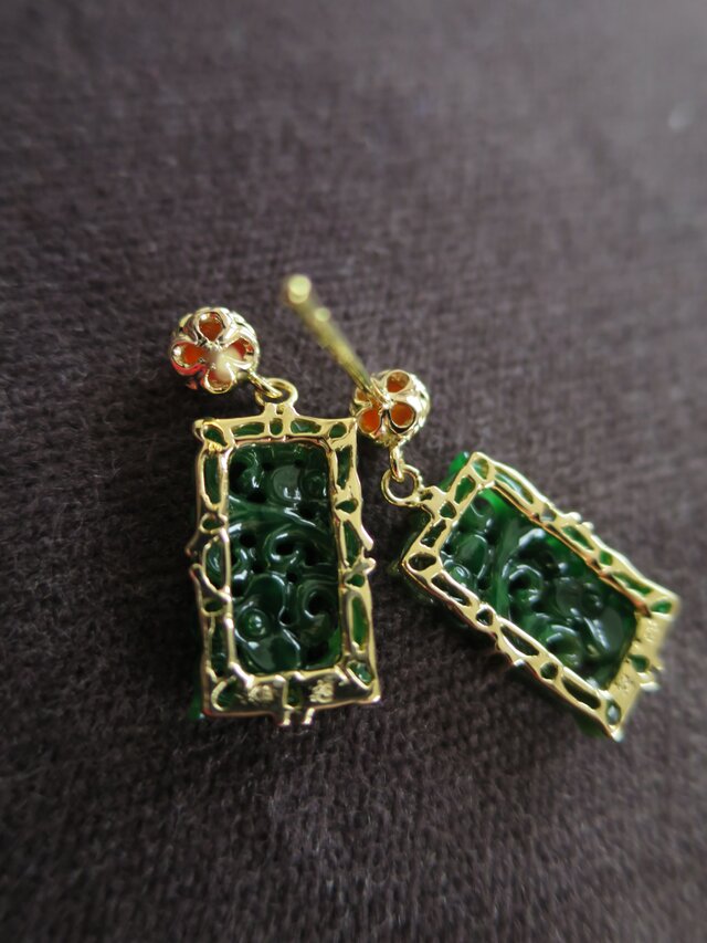 K18 Carving jadeite Pierce | iichi 日々の暮らしを心地よくするハンドメイドやアンティークのマーケットプレイス