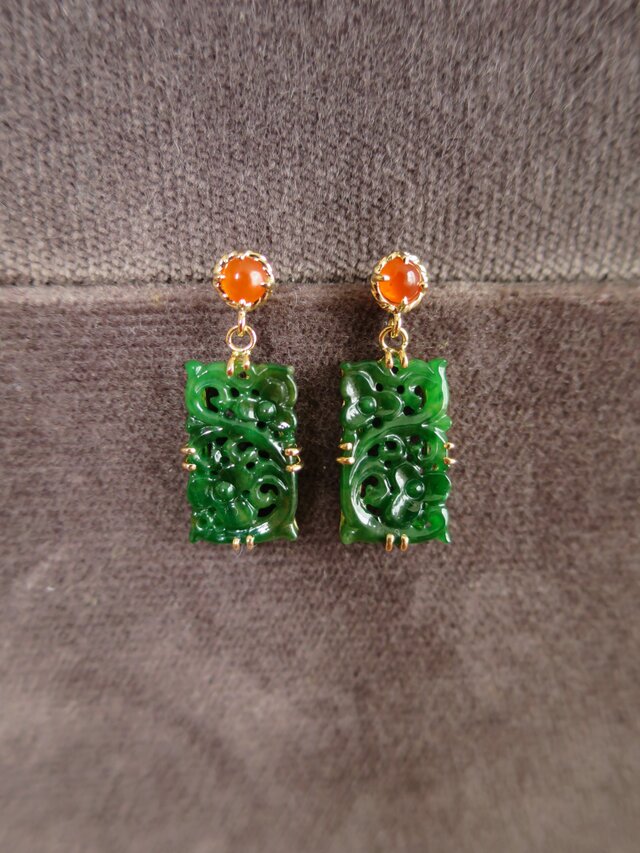 K18 Carving jadeite Pierce | iichi 日々の暮らしを心地よくするハンドメイドやアンティークのマーケットプレイス