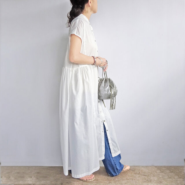 スタンドカラーサイドギャザーワンピース（ブラック） | iichi 日々の暮らしを心地よくするハンドメイドやアンティークのマーケットプレイス