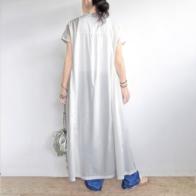 スタンドカラーサイドギャザーワンピース（オフホワイト） | iichi 日々の暮らしを心地よくするハンドメイドやアンティークのマーケットプレイス