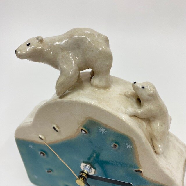 陶の置時計「シロクマ親子」 | iichi 日々の暮らしを心地よくするハンドメイドやアンティークのマーケットプレイス