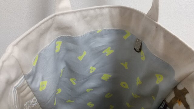 パッチワークのA4トート | iichi 日々の暮らしを心地よくするハンドメイドやアンティークのマーケットプレイス