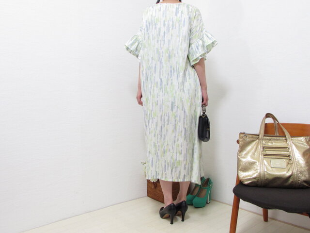 2741夢見るサテンの軽やかワンピース | iichi 日々の暮らしを心地よくするハンドメイドやアンティークのマーケットプレイス