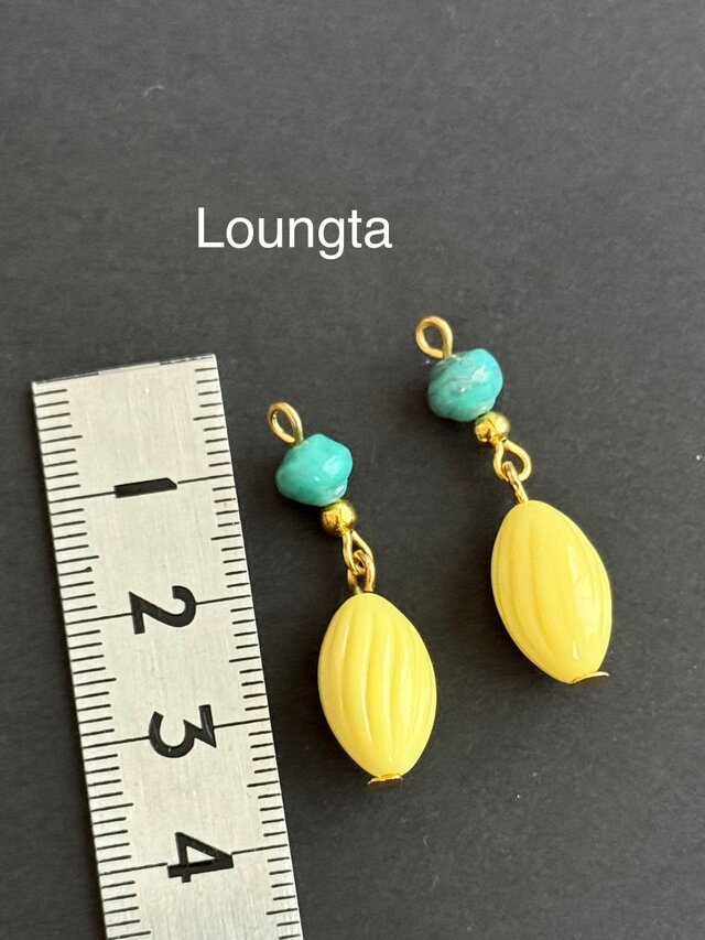 チェコビーズピアス ブルー イエロー 夏ピアス 樹脂ピアス | iichi 日々の暮らしを心地よくするハンドメイドやアンティークのマーケットプレイス