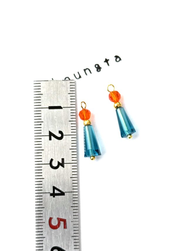 ミニピアス 小ぶりピアス 夏ピアス オレンジ ブルーガラスビーズピアス 夏ピアス プチプラ 樹脂ピアス | iichi 日々の暮らしを心地よくするハンドメイドやアンティークのマーケットプレイス