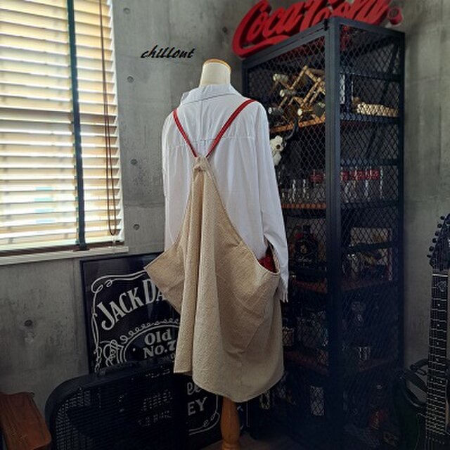 【背中がかわいい】エプロンドレス：リネン×ボルドー【0890】 | iichi 日々の暮らしを心地よくするハンドメイドやアンティークのマーケットプレイス