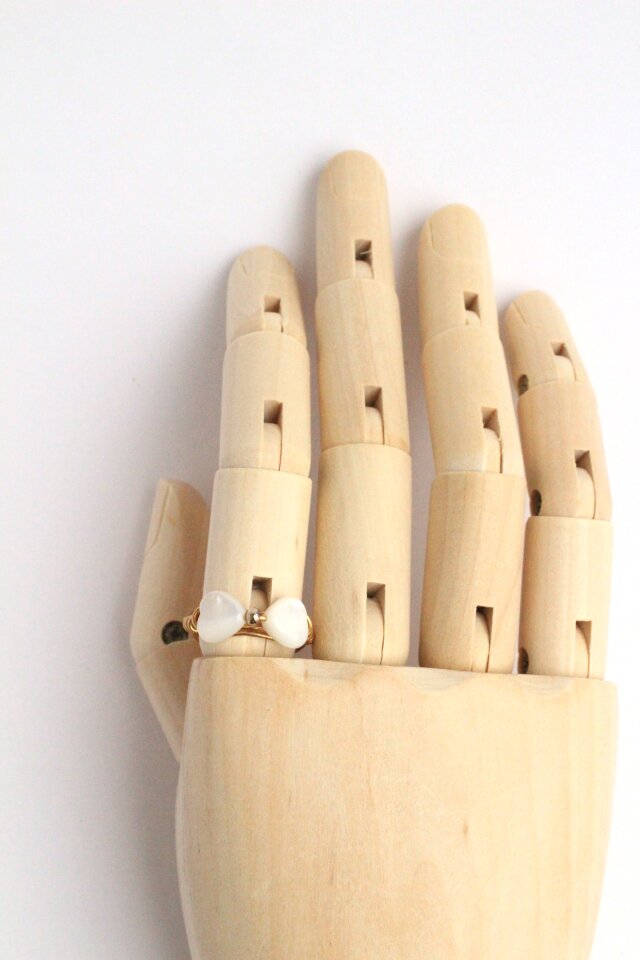 白蝶貝 Ribbon Wire Ring | iichi 日々の暮らしを心地よくするハンドメイドやアンティークのマーケットプレイス